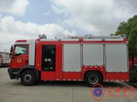 China 210kw 4x2 Drive Foam Fire Truck With Front Winch And Independent Crew Room for sale