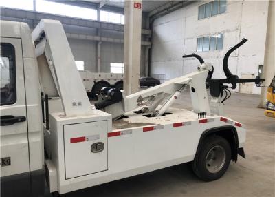 China Total Mass Road Wrecker Truck IVECO Chassis Operating Voltage 24V Negative Grounded for sale