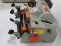 China High Security 100E Key Duplicator 51*40*32cm Multifunctional Horizontal Key Machine for sale