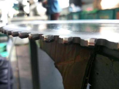 China TCT Carbide Tipped Saw Blade Alloy Steel Body 300-500mm for Precision Metal Cutting for sale
