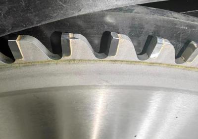 China TCT Circular Saw Blade for Carbon Steel Tube Cutting 300-1800mm Diameter 50-240 Teeth for sale