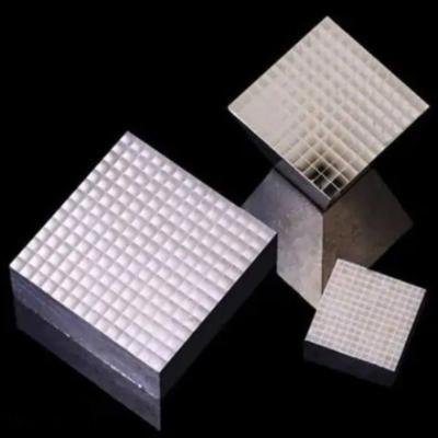 China LYSO(Ce) Scintillation Crystal 7.4 g/cm³ Density with 40-44 ns Decay Time for Radiation Detection for sale