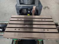 China VMC855 3‑Axis Vertical CNC Machining Center BT40 Spindle 24‑Tool Disc Tool Magazine Metal Milling Machine For Mold & Auto Parts Processing for sale