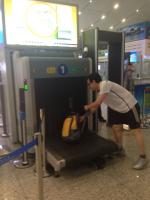 China Professional X Ray Baggage Scanner Gun Metal Detector With Conveyor Belt for sale