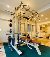 China Commercial All-In-One Home Gym Fitness Rack Multi-Functional Steel Smith Machine 150kg Weight Capacity for Strength Training for sale