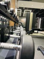 China Commercial Rubber-Covered Dumbbell 10KG-90KG with Hexagonal Design and Floor Protection for sale