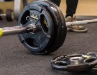 China OEM 3 Holes Rubber Cast Iron Weight Plate 2.5kg to 25kg Custom Logo for Fitness Training for sale