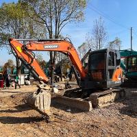 China Dx60 Mini Used Doosan Excavators 6ton Secondhand Earth Moving Excavation for sale