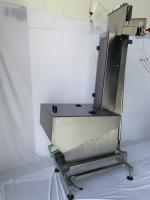 China 30bottles/Min Electric Bottle Capping Machine , Dia35mm Pet Bottle Cap Sealing Machine for sale