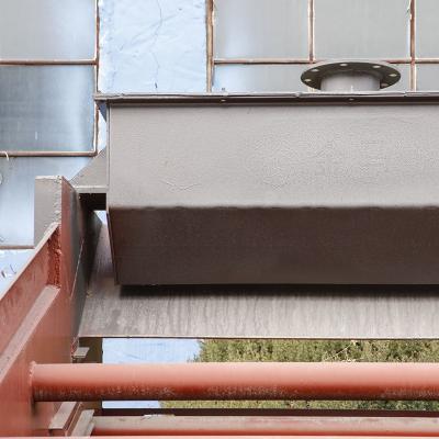 China Mining Sealed Vibrating Screening Machine For Sand Sieving for sale