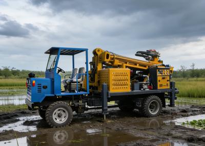 China Heavy-Duty 4WD Tire Water Well Drilling Rig For 105-300mm Diameter for sale