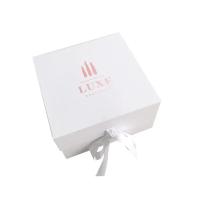 China Luxury White Folding Gifts Packaging Box 1200g Purse Custom Luxury Gift Boxes for sale