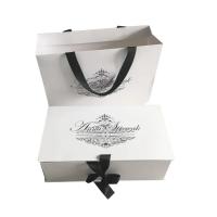 China Luxury White Folding Gifts Packaging Box 1200g Purse Custom Luxury Gift Boxes for sale