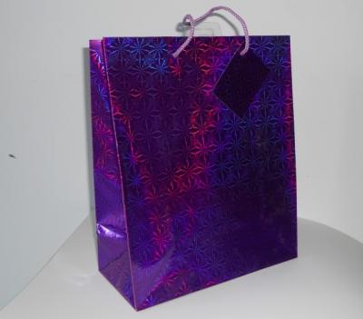China fashion paper gift bag with customised size nice design and mini tag holographic paper bag for sale
