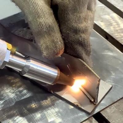 China Handheld Fiber Laser Welding Machine 1000w 1500w 2000w for Metal Welding for sale
