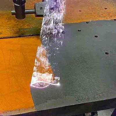 China Purple Horn Portable Laser Cleaning Machine 100W 200W for Rust Removal Paint Oil for sale