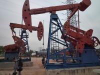 China Conventional Beam Oilfield Pumping Units with Electric Motor - API 11E Certified, Load Ratings 7600-42700 lbs, Stroke Lengths 26-240 in for sale