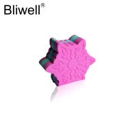 China 100% pure aroma essential oils Natural bath Fizzy Double color snow flake shape Rich foam bath bomb OEM custom for sale