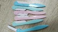 China OEM Eyebrow Razor Injection Molded Parts for sale