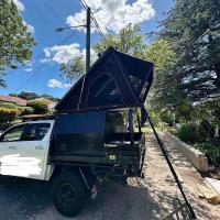 China Aluminium Triangle Hard Top Car Tent Auto Rooftop Tent 2.3m Telescopic Ladder for sale
