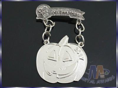 China Custom 3D Pumpkin Lapel Pins Die Cast Iron Funny Collectible Badge 25mm for sale