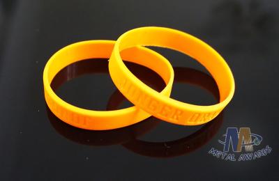China Custom Gold PVC Wristbands Plastic Bracelets 212mm with Letters for sale