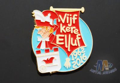 China Custom Metal Carnival Lapel Pin Badges Soft Enamel Hard Enamel 25mm Butterfly Clutch for sale
