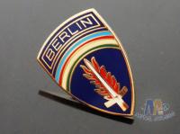 China Custom Metal Lapel Pin Badges Soft Enamel Hard Enamel 18mm to 55mm Logo Design for sale