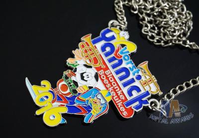 China Custom Die Cast Zinc Alloy Soft Enamel Medal 65mm Shiny Silver Plating for sale