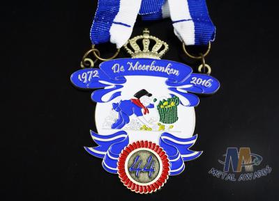 China Durable Custom Insert Medals , Crown Awards Medals Antique Silver Plating for sale
