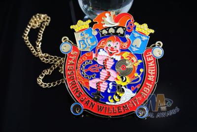 China Custom Non Toxic Zinc Alloy Medals Gold Silver Bronze 50mm Diameter with Chain for Bulk Buy for sale