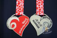 China Custom 2D Double Side Red Heart Medal Die Cast Medallion 50mm Zinc Alloy Corrosion Resistant for sale