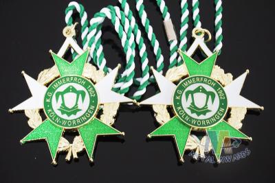 China Gold Zinc Alloy Sports Medals 70mm Die Cast Award Medallion with 800mm Cord for sale
