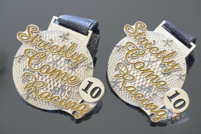 China Custom 3D Earth Glitter Color Silver Sports Medal 80mm Zinc Alloy Running Medallion for sale