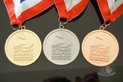 China Custom Zinc Alloy Medal 60mm Running Marathon Championship Award Gift for sale