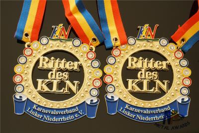 China Custom 3D Embossed Metal Award Medals 88.9mm Shiny Gold Center Cut Out for sale