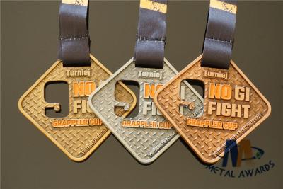 China Custom Metal Sports Medals with Bottle Opener 50mm Zinc Alloy for Competition Souvenir for sale