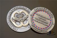 China Custom Challenge Coins Crown Double Tone Plating Backside Engraved 3D Model 5cm Zinc Alloy for sale
