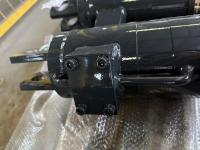 China Steel Leveling Hydraulic Luffing Cylinder With Hard Chrome Plated Valve Block for sale