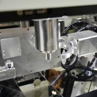 China A5 Five-axis Dental Milling Machine with 60,000 RPM Spindle and 6-Tool Changer for Crown & Bridge Production for sale