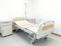 China Manual Double-Crank Nursing Bed 250kg Load Capacity Four-Wheel Independent Braking for sale