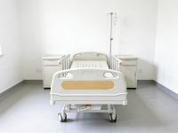 China Single Crank Manual Nursing Bed with 75° Backrest and 250kg Capacity for Basic Patient Care for sale