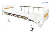 China Dual-Layer Manual Nursing Bed 2150x1080mm with Crank Adjustments for Hospital Care for sale