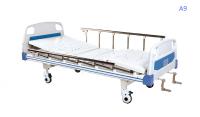 China Dual-Layer Manual Nursing Bed 2150x1080mm with Crank Adjustments for Hospital Care for sale