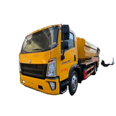 China HOWO 4*2 Cheapest Price Mini  5000 Liters 7000 Litets  Vacuum Truck Sewage Suction With Small  Flowrate Pump for sale