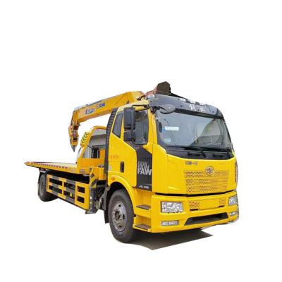 China FAW 4x2 Wrecker Truck One Tow Two Vehicle 12 Tons Flatbed Wrecker Road-block Removal Truck With Crane for sale