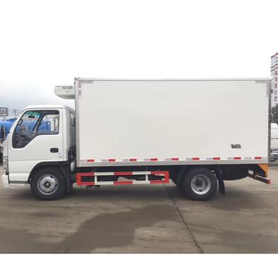 China Dongfeng 4X2 5000 Kg Refrigerated Box Truck , Reefer Delivery Truck 99km/h Max Speed for sale