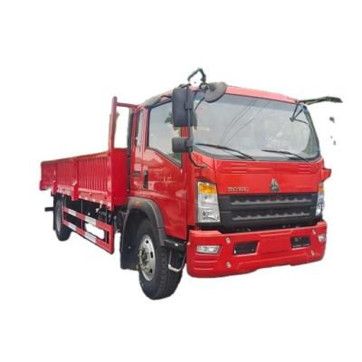 China Heavy Duty Lorry Truck Howo Brand Euro 3 Right Hand Drive 4 Wheel 5ton Van Cargo Truck for sale