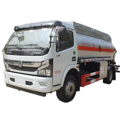 China Dongfeng Dolica Flammable Liquid Tank Truck Carrier 8.1 Cubic Meter for sale
