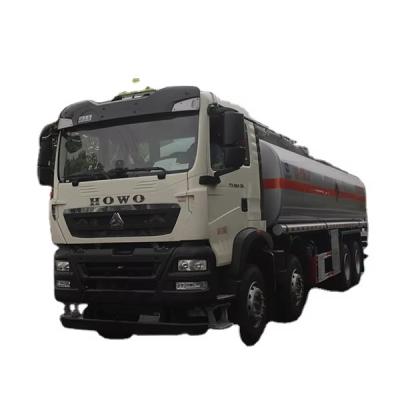 China Sinotruk Howo Run Zhixing Brand 26 Cubic Oil Truck for sale